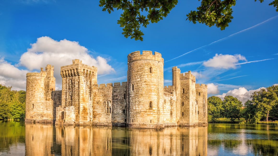 Bodiam Castle: All You Need To Know In 5 Minutes | TouristSecrets