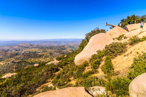 BEST Guide You Need To Hike And Conquer The Potato Chip Rock
