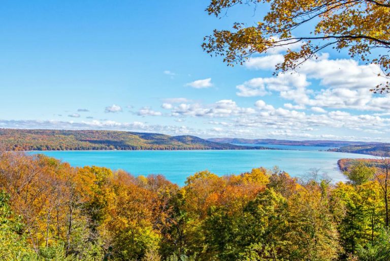 23 Best Places to See Peak Michigan Fall Colors | TouristSecrets