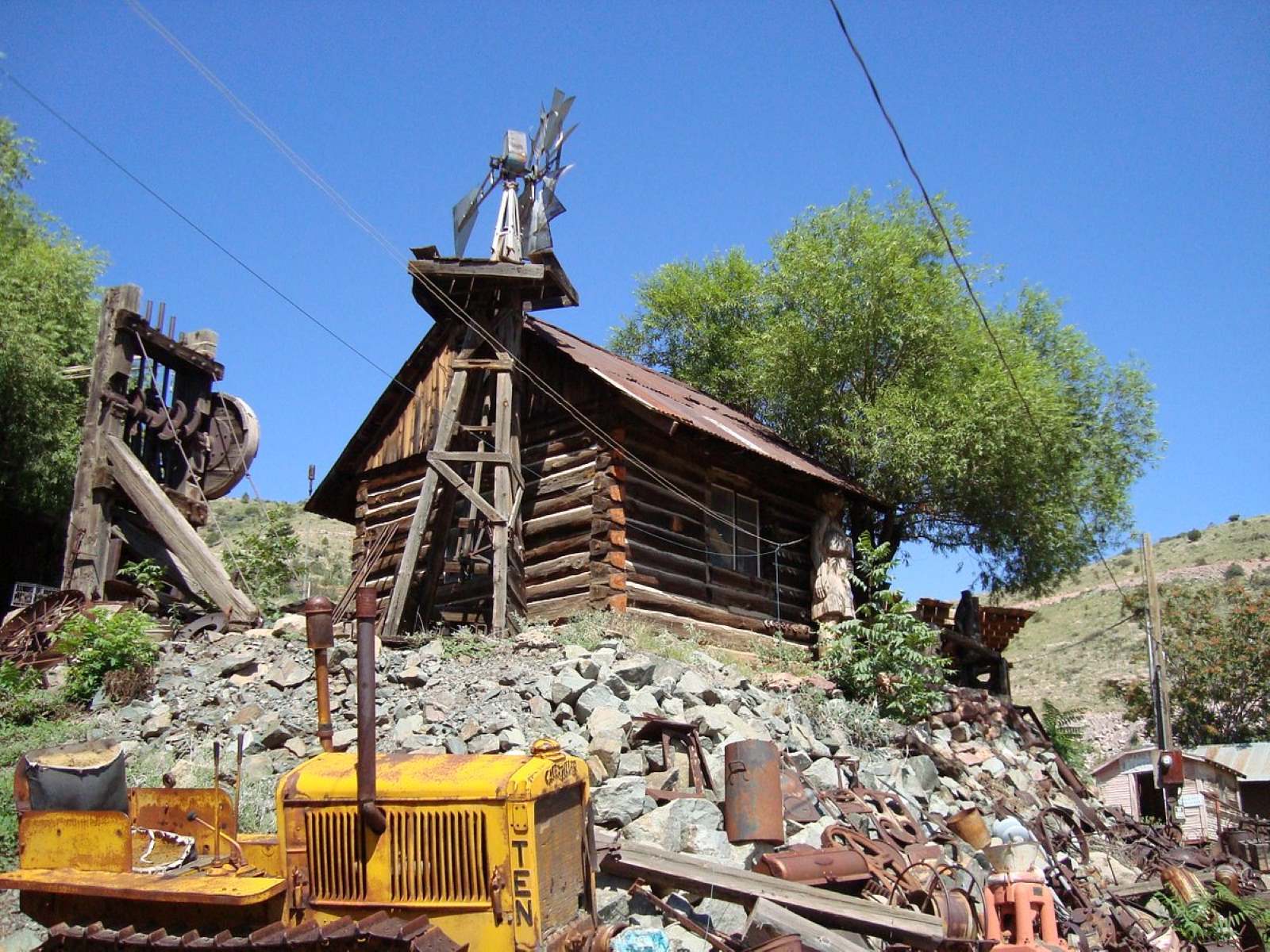 Antique Treasures At Gold King Mine Ghost Town | TouristSecrets