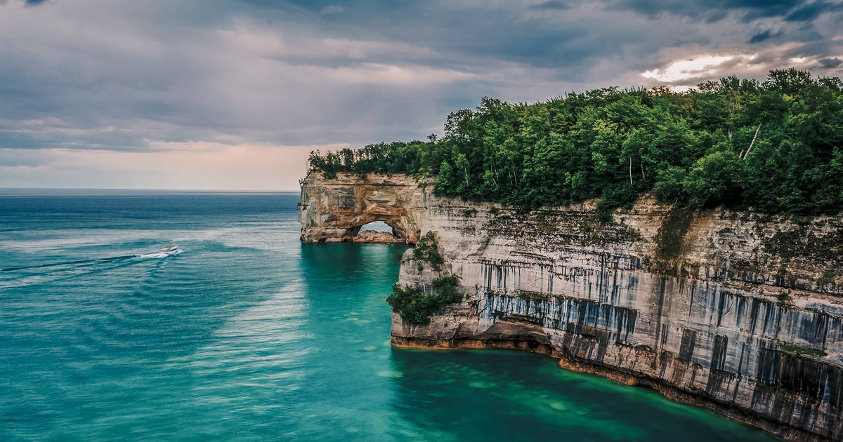 Upper Peninsula's Pictured Rocks - Michigan's Colorful Coastline ...