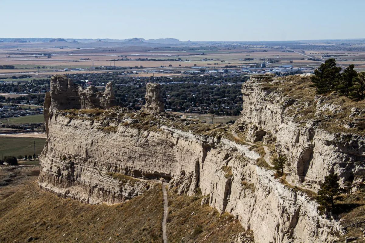 Hike The Majestic Saddle Rock Trail At Scottsbluff Monument ...