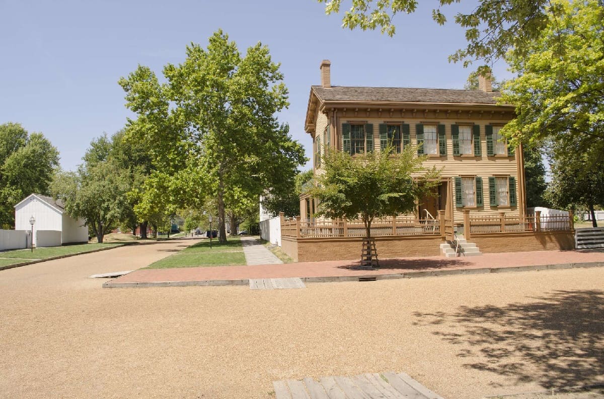 Step Back In Time At Lincoln Home Historic Site | TouristSecrets