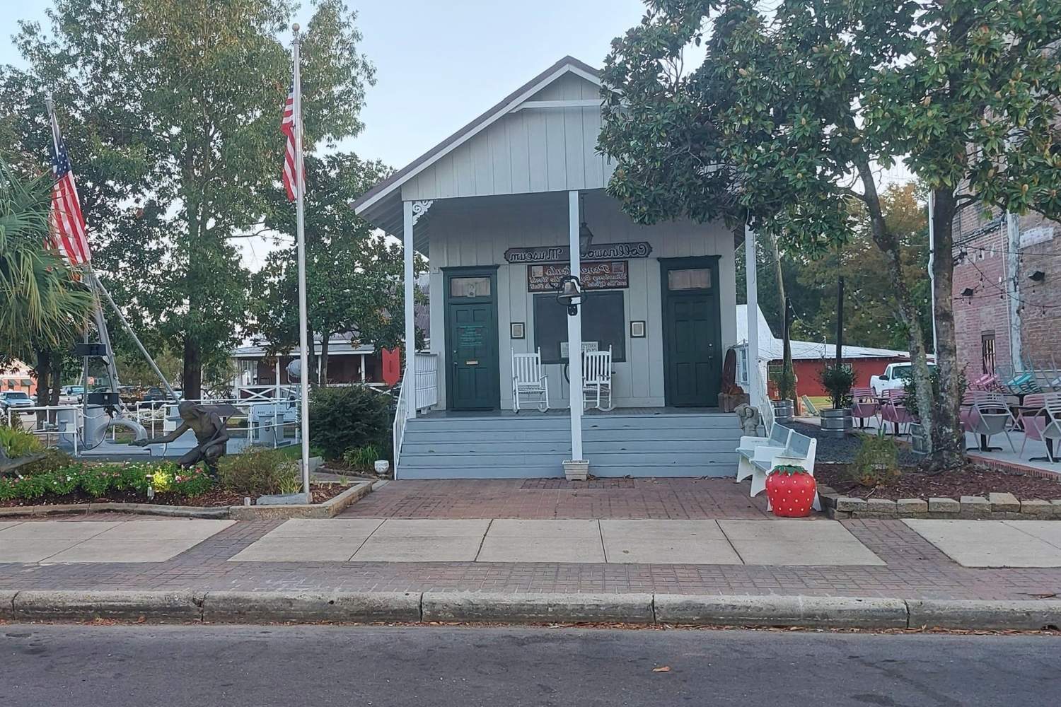 Uncover History At Ponchatoula's Collinswood Museum | TouristSecrets