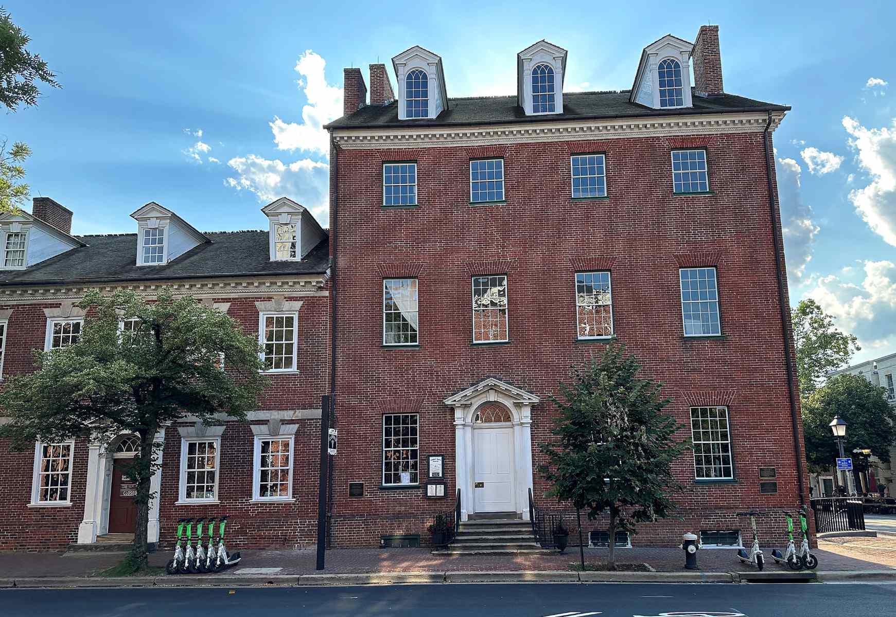 Unveil History At Alexandria's Gadsby's Tavern Museum | TouristSecrets