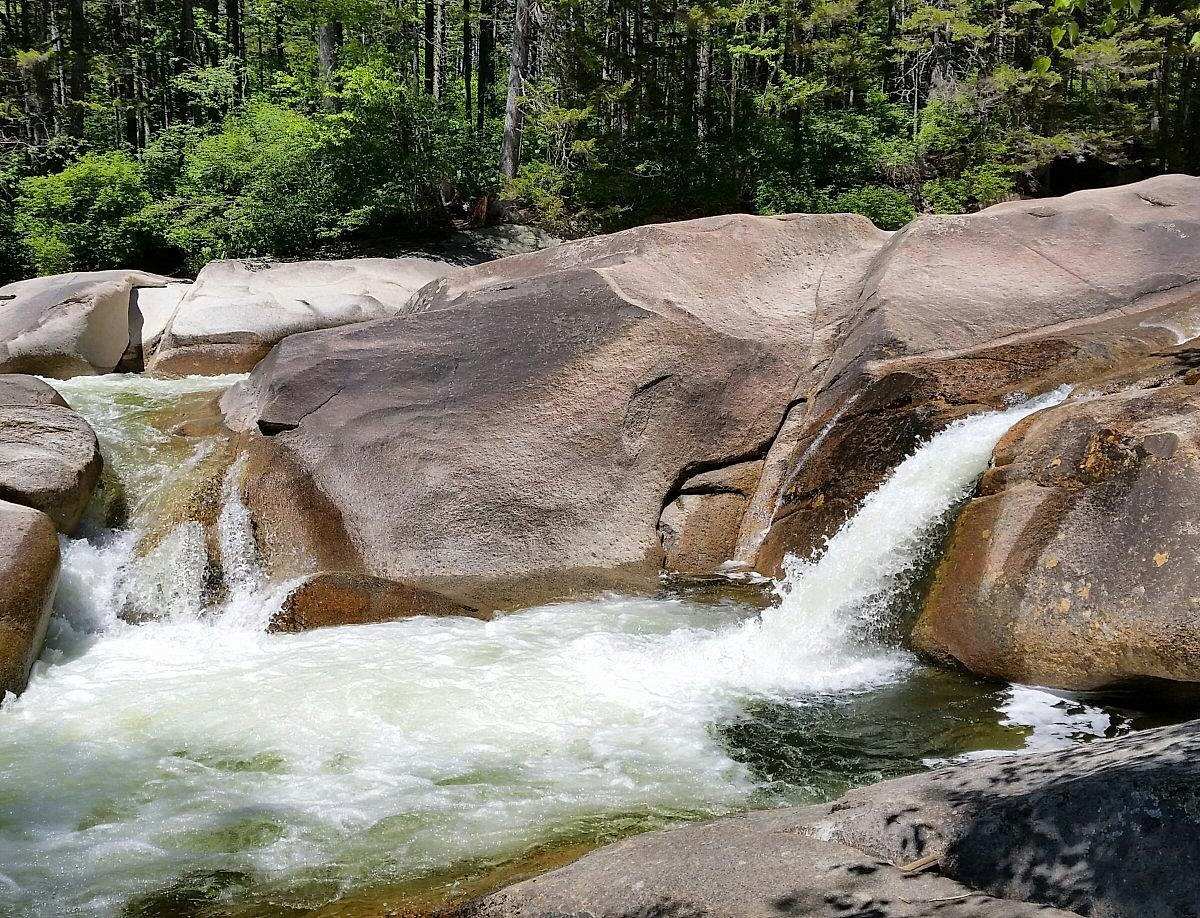 Hidden Forest Pools In New Hampshire's Lower Falls | TouristSecrets